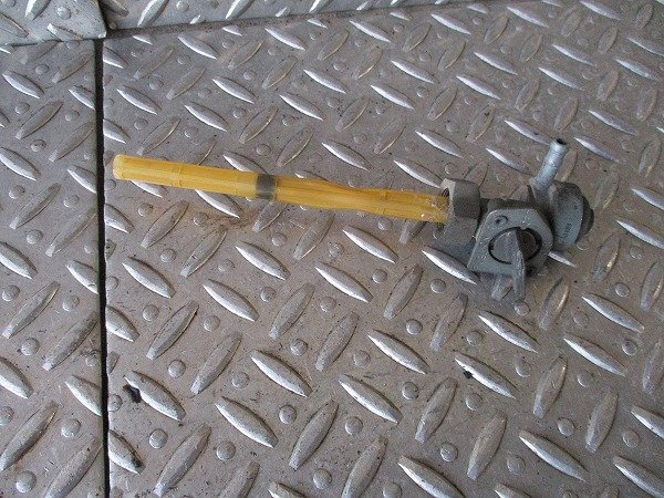 Yahoo!オークション - B39-56 SL230 MD33 燃料コック