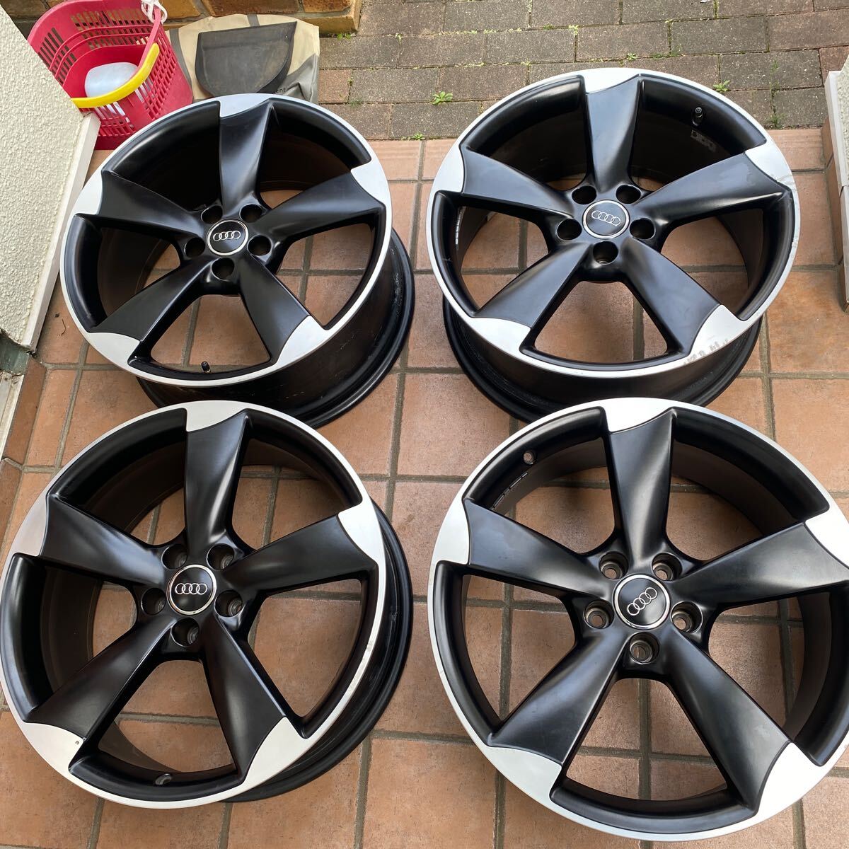 Yahoo!オークション - アウディRSQ3純正20インチアルミ 8.5j ET36 ハブ...