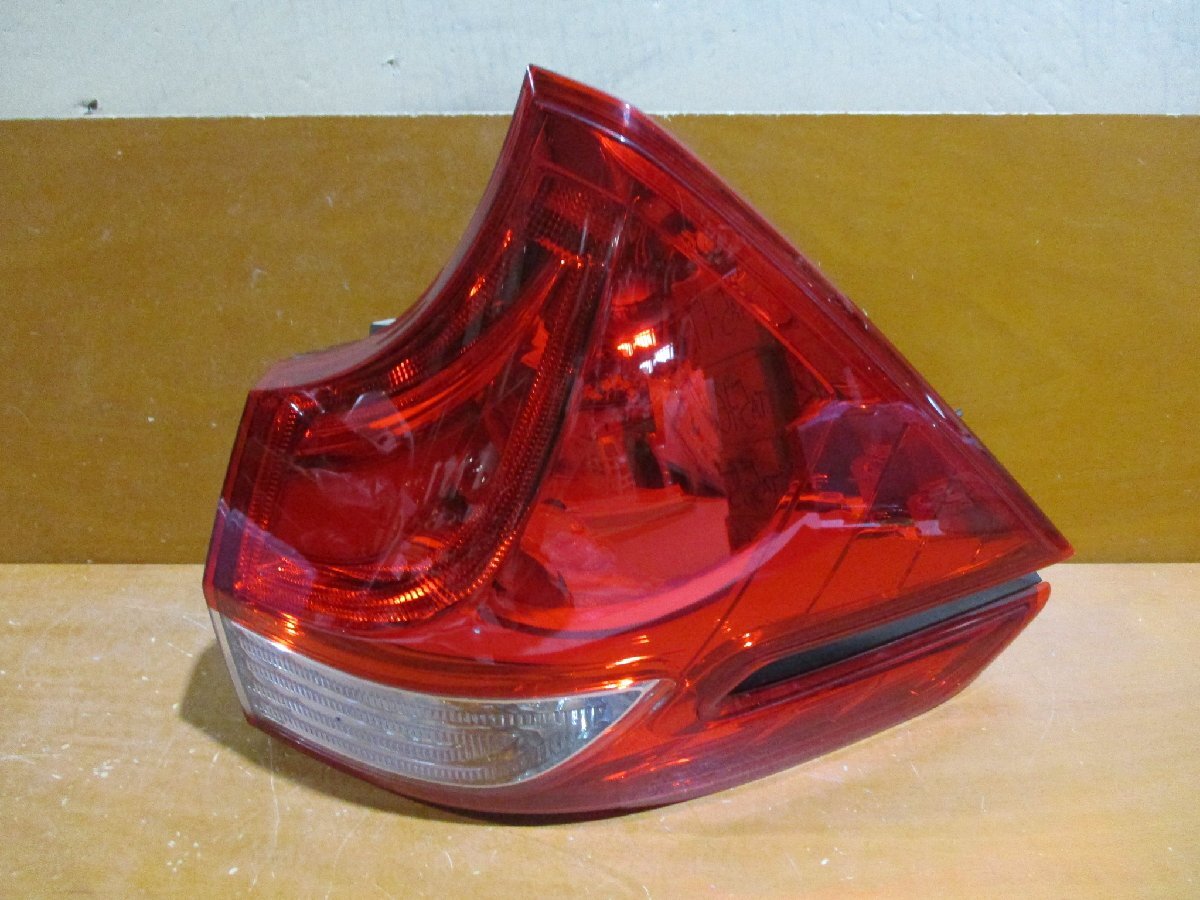 Yahoo!オークション - 即決 フリード HV GB7/GB8 右テールライト 純正 ...