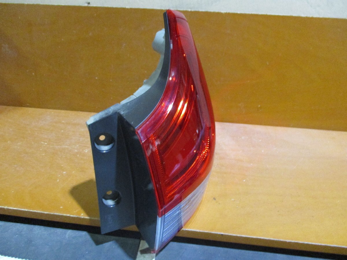 Yahoo!オークション - 即決 フリード HV GB7/GB8 右テールライト 純正 ...