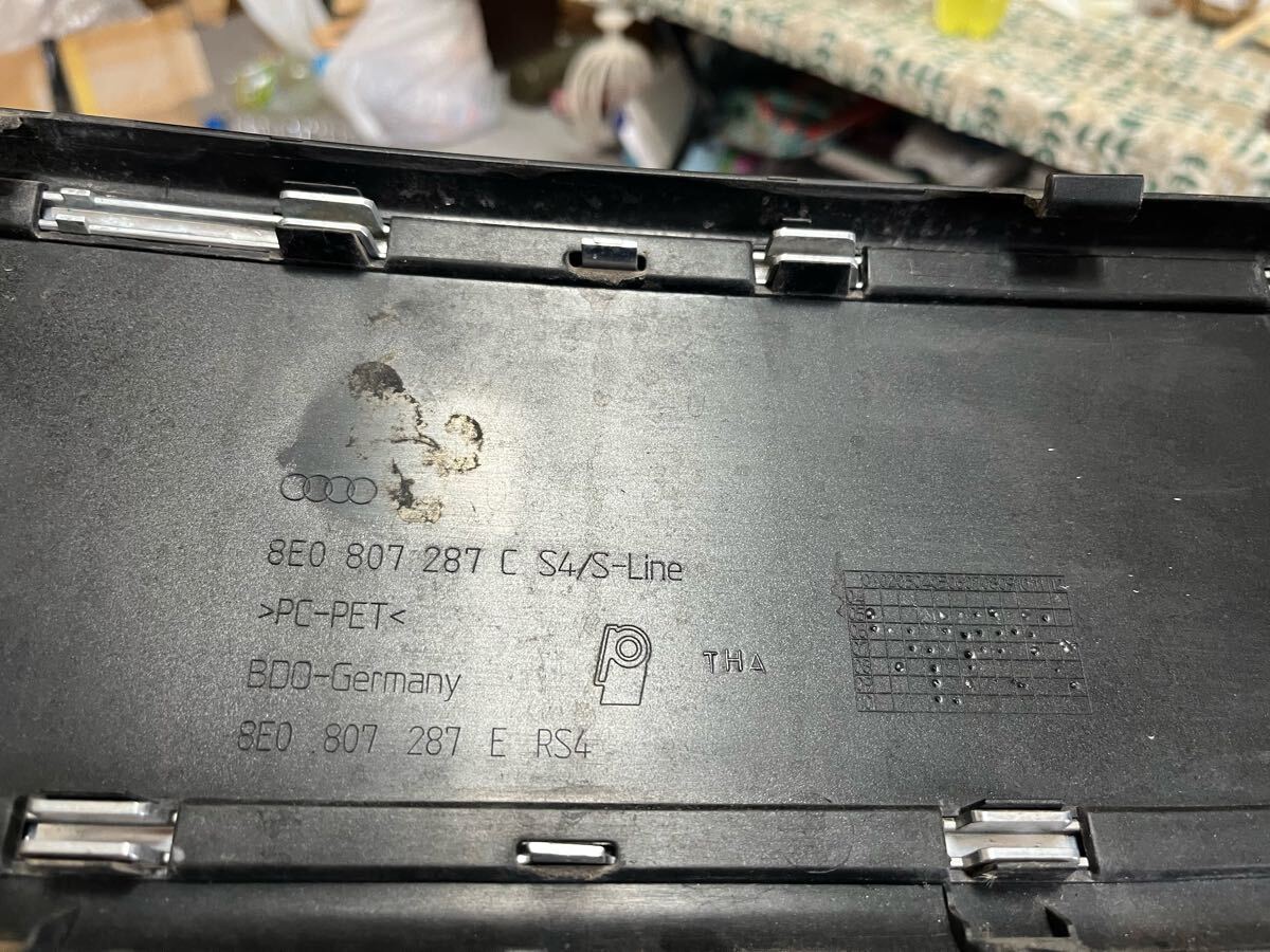 Yahoo!オークション - audi A4 B7 US純正 ライセンスプレートフィラー ...