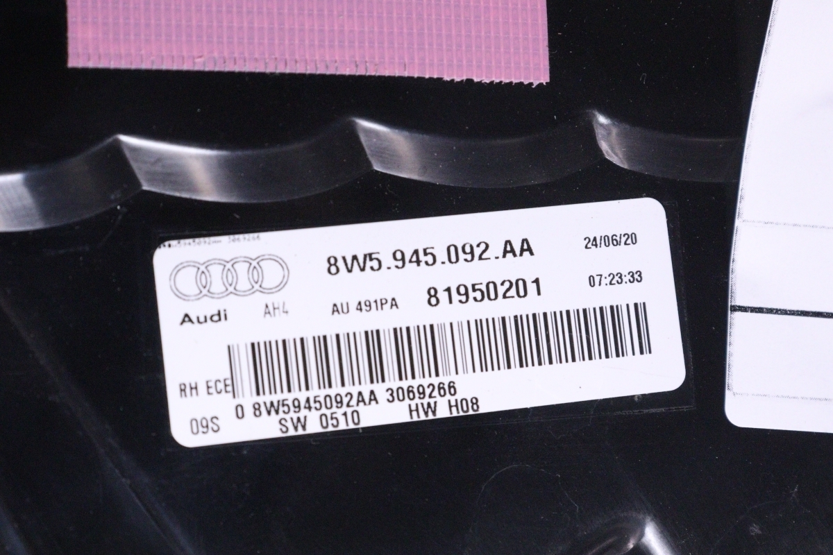 Yahoo!オークション - 49-1921 値下 後期 LED 8W アウディ A4 右テール...