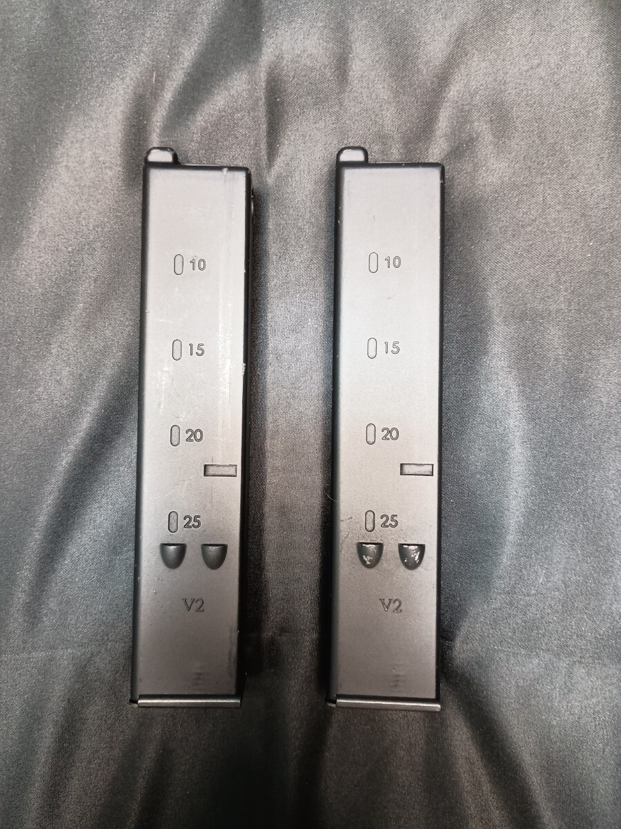 Yahoo!オークション - KWC mini uzi co2マガジン × 2