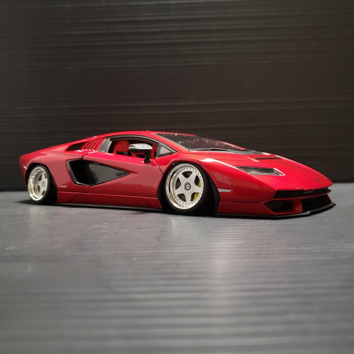 Yahoo!オークション - 1/18 ランボルギーニカウンタック LPI 800-4 カ...