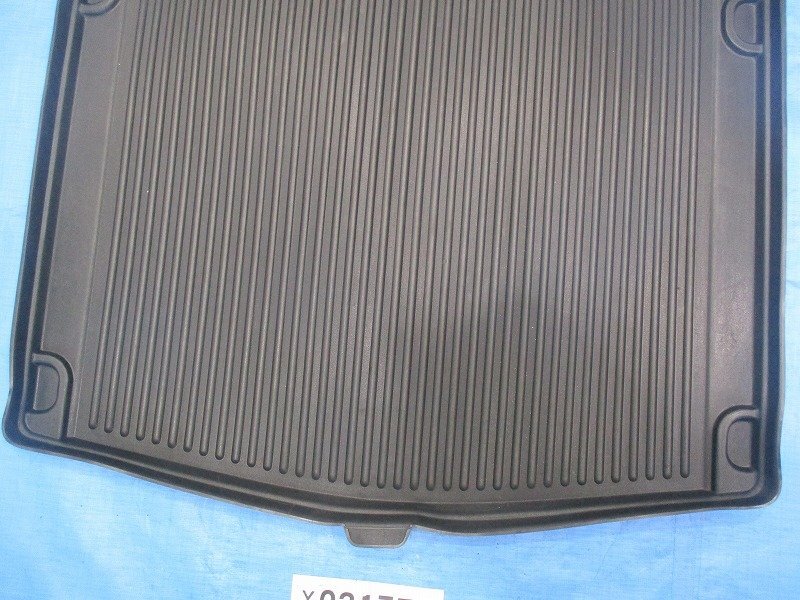 Yahoo!オークション - 8KCDNF アウディ A4 クワトロ 純正 トランク ラ...