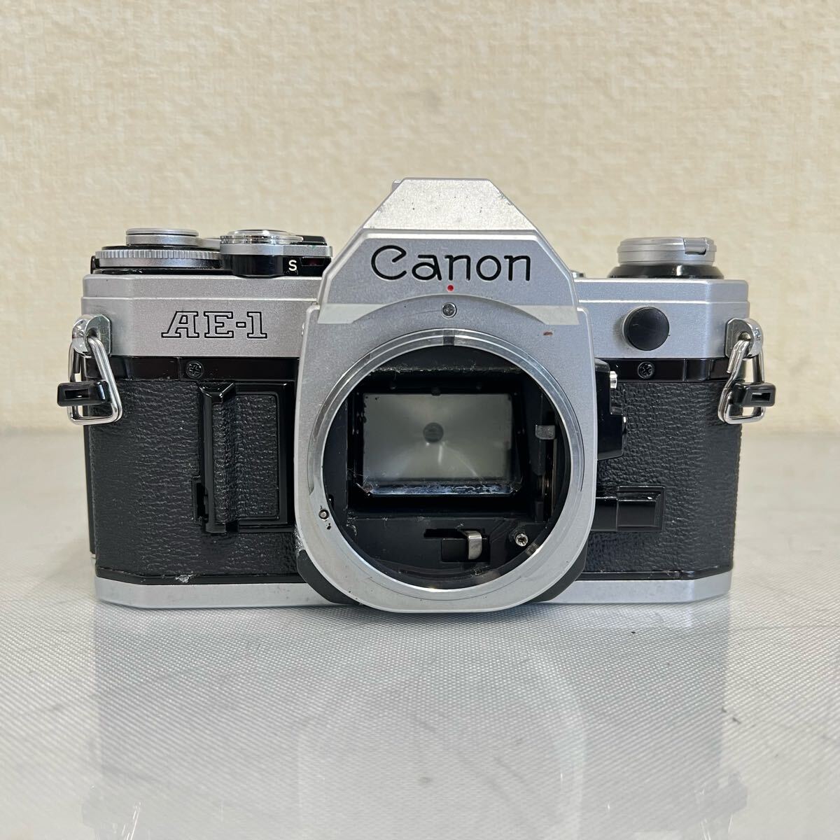 Yahoo!オークション - 65 Canon キャノン AE-1 フィルムカメラ ボディ...