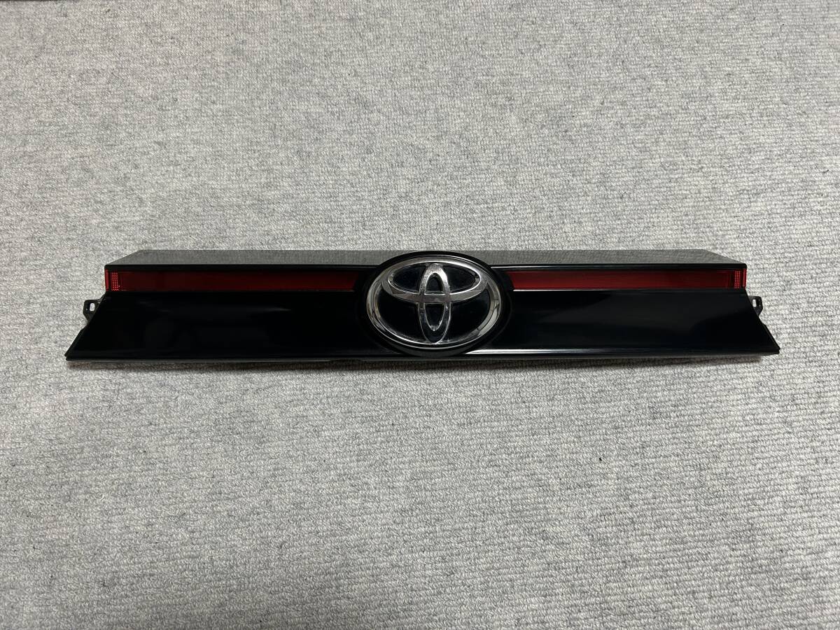 Yahoo!オークション - トヨタ ヤリスクロス PB15 リアセンターガーニッ...