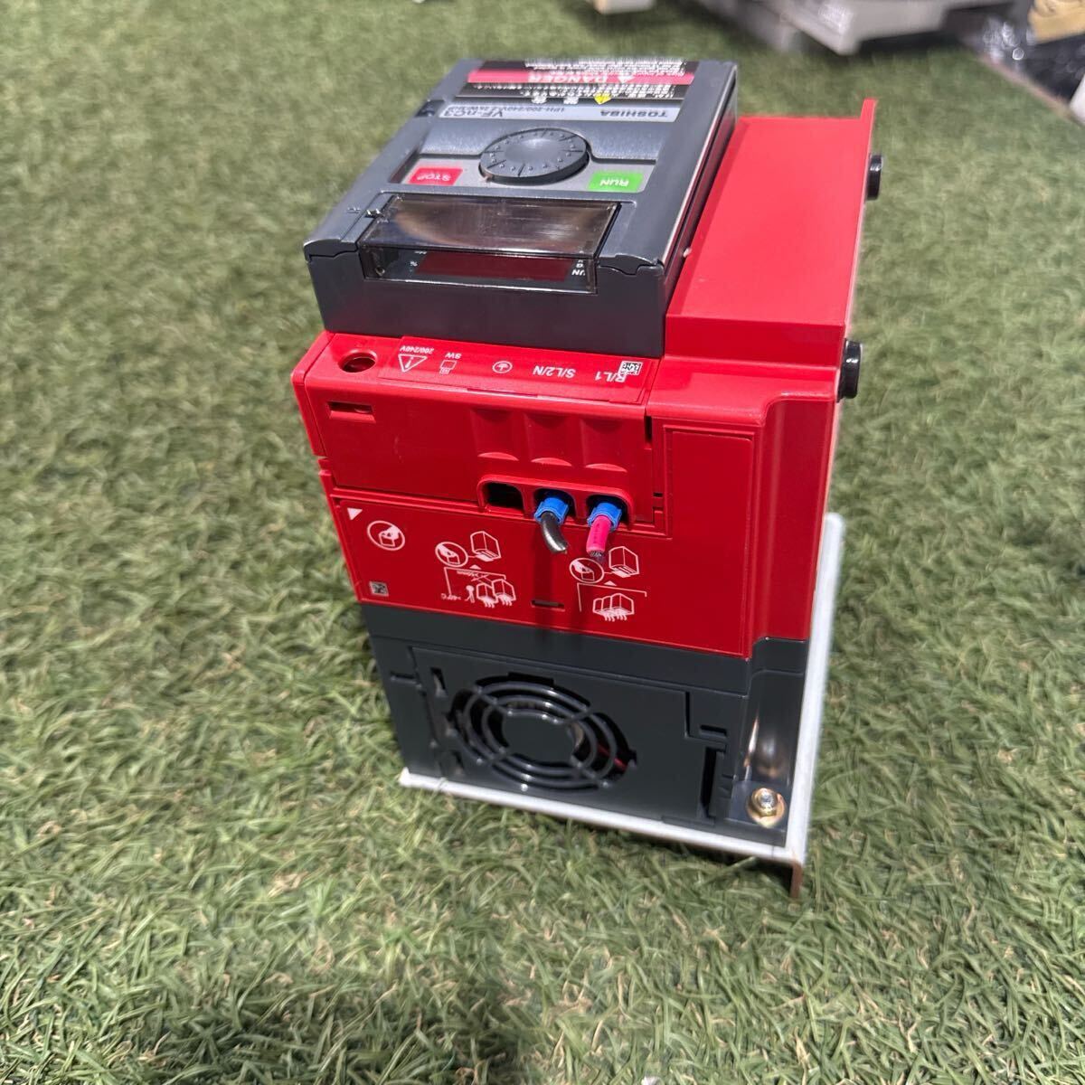 Yahoo!オークション - 5E166 東芝 2.2kw-3.9kVA 3HP インバーター VFNC...