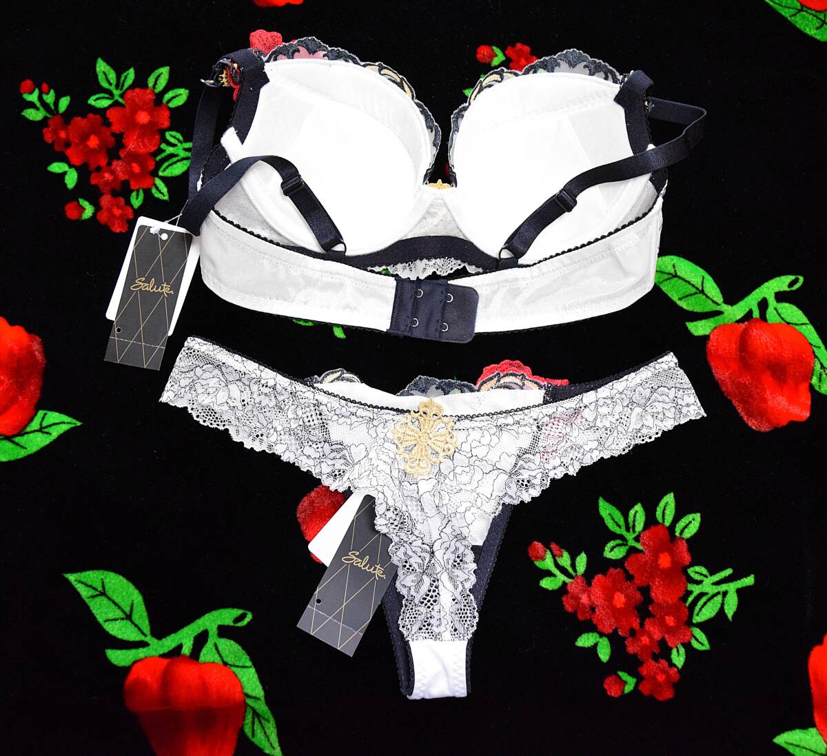 Yahoo!オークション - 新品・タグ付き ワコール サルート 73G・ベル...