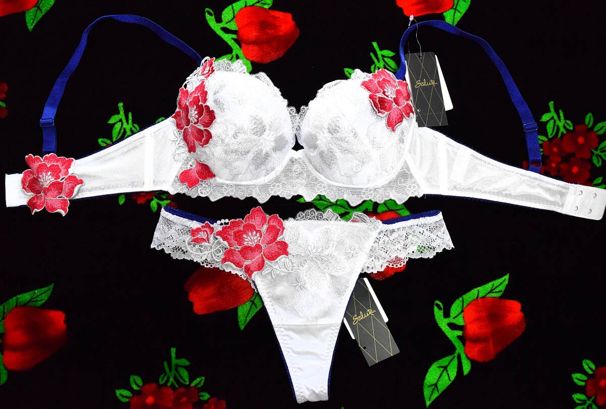 Yahoo!オークション - 新品・タグ付き ワコール サルート 86G・リボ...