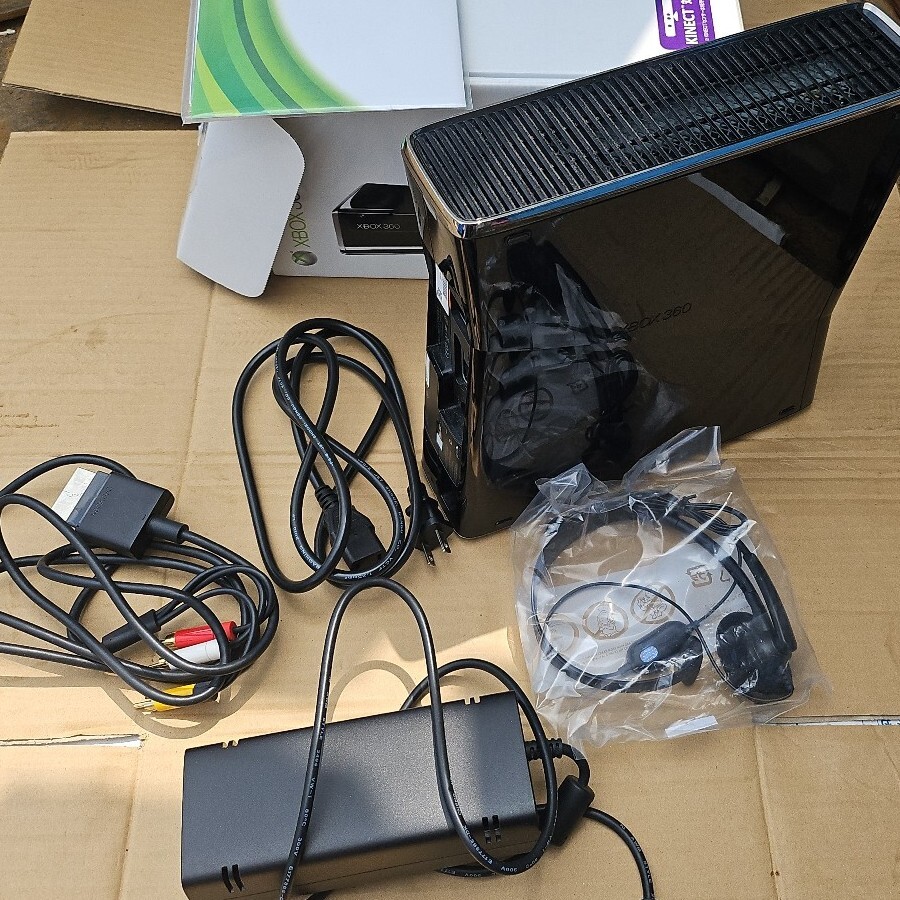 Yahoo!オークション - Xbox360 S 本体