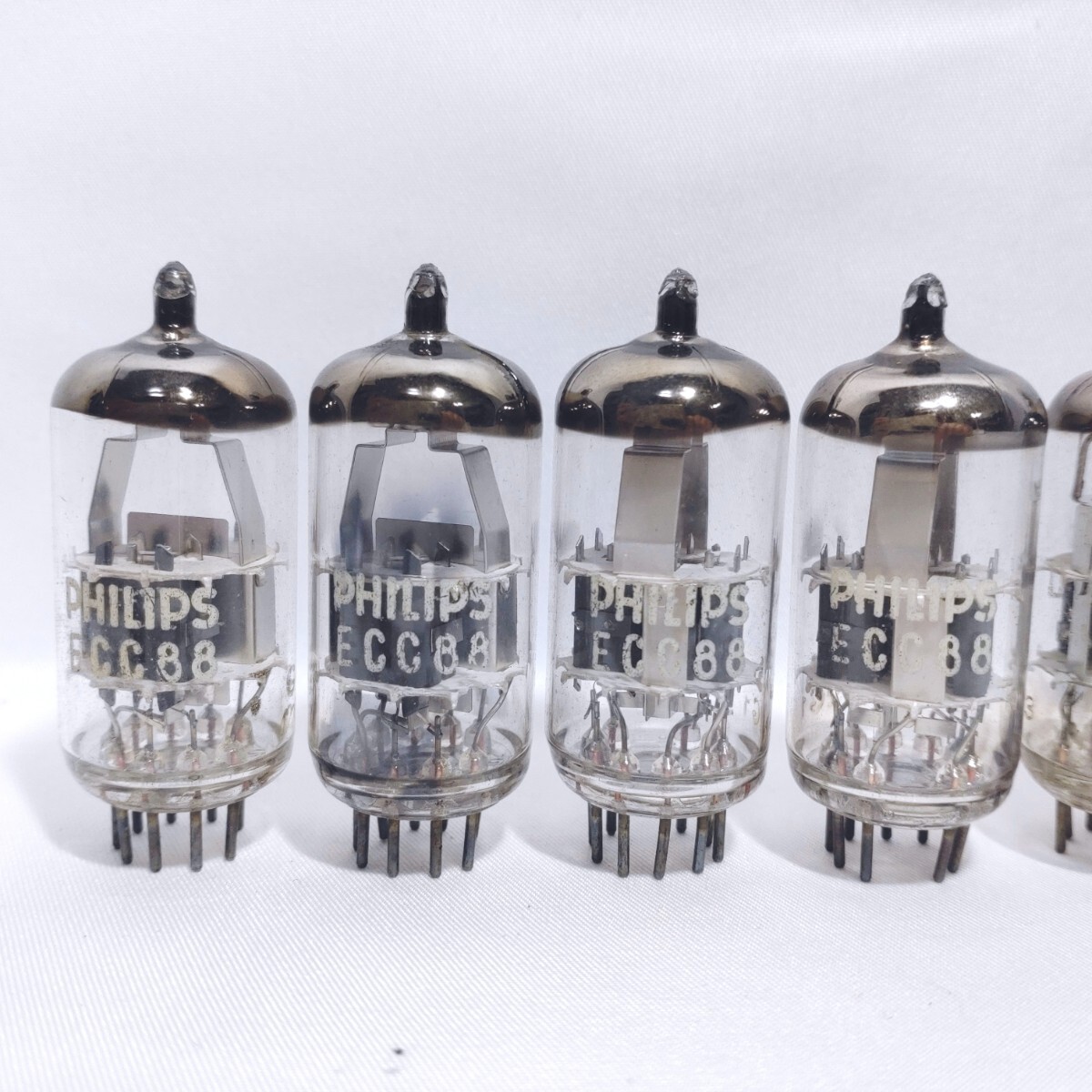 Yahoo!オークション - 真空管 ECC88 PHILIPS フィリップス 全8本 箱な...