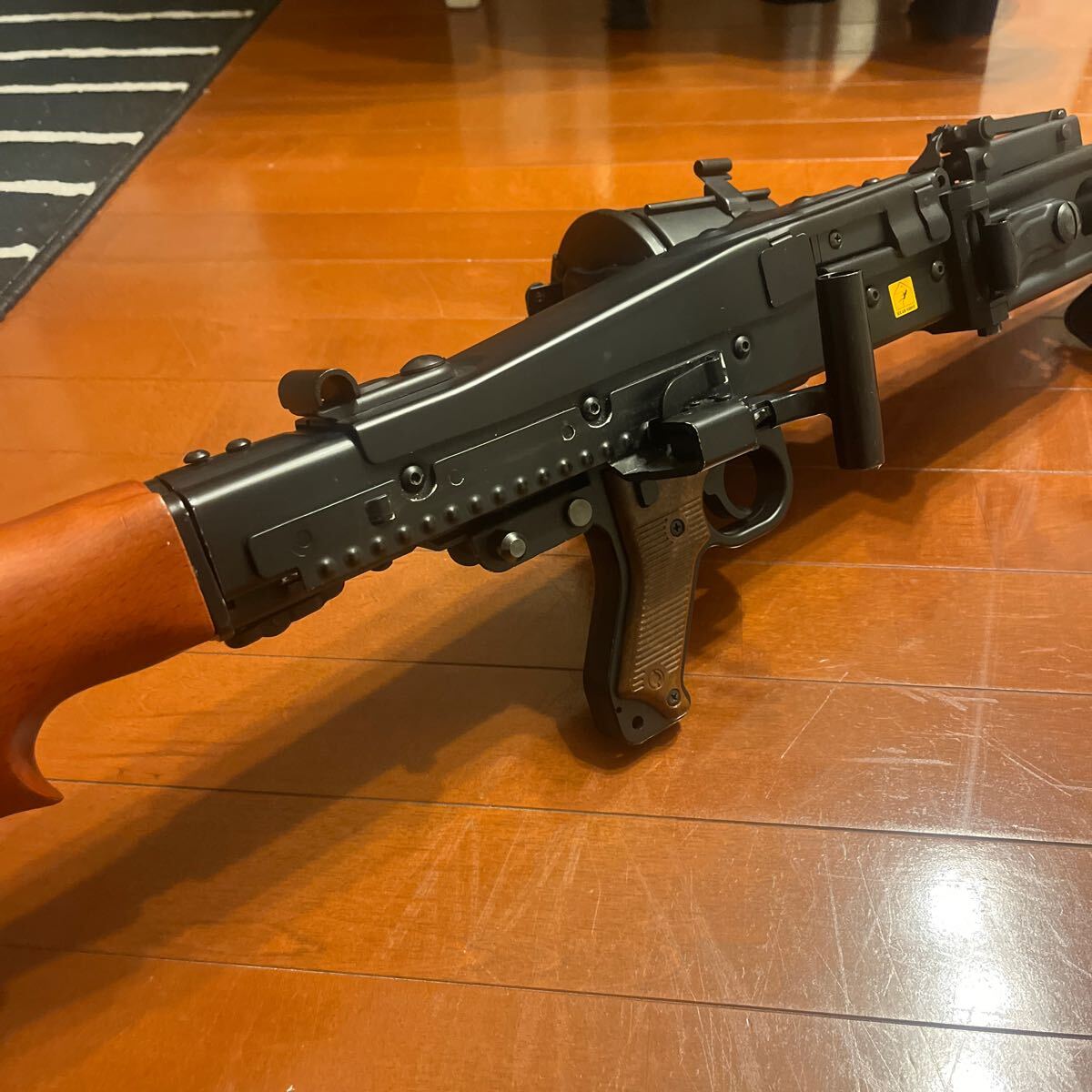 Yahoo!オークション - S&T mg42 電動ガン バイポッド付き 中古