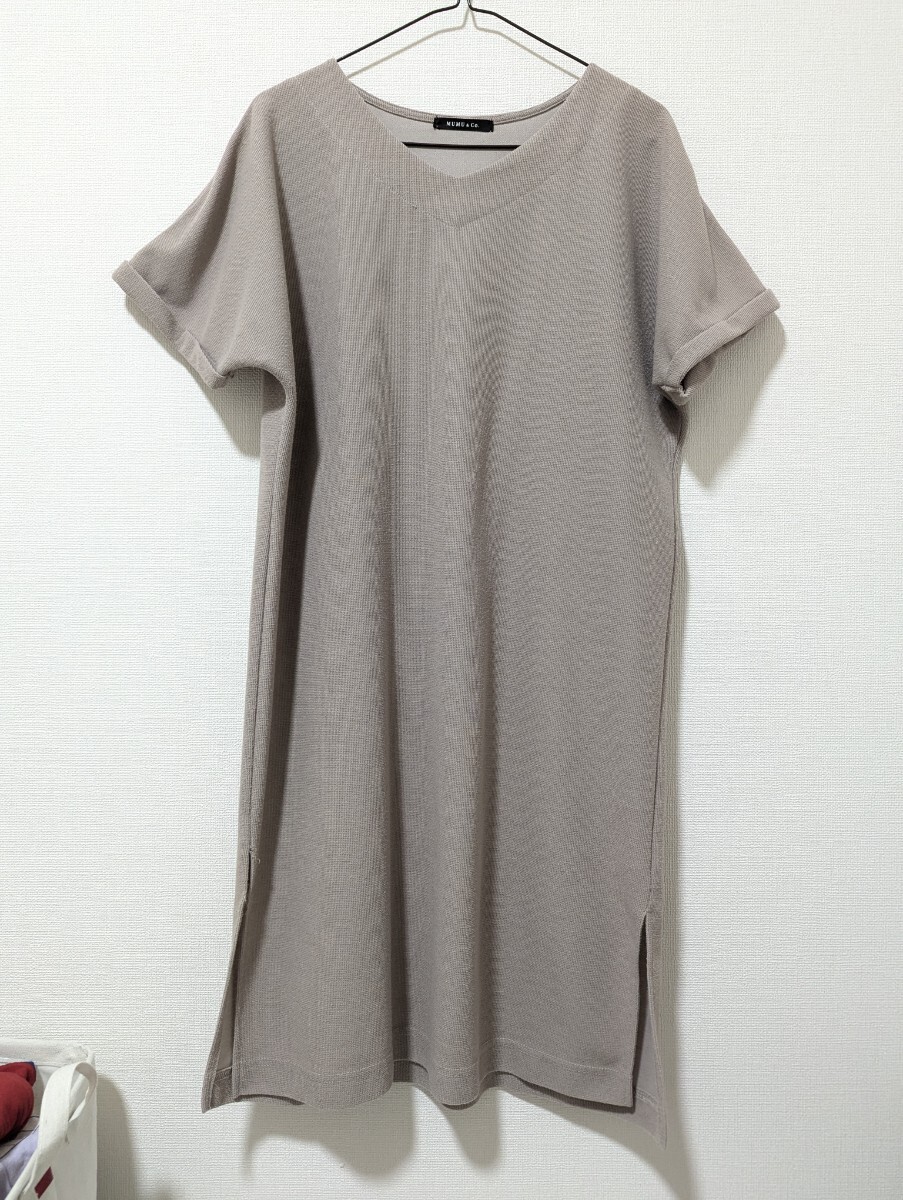 Yahoo!オークション - MUMU & Co. ベージュ Vネック 半袖ワンピース