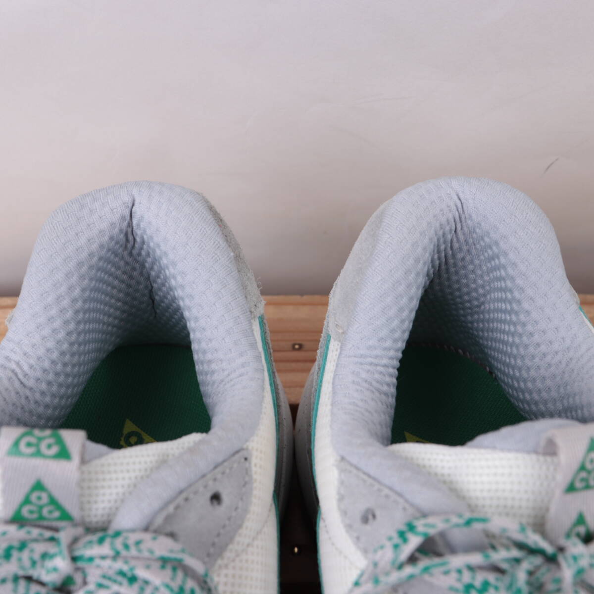 Yahoo!オークション - z9551 ナイキ ACG US7.5 25.5cm/グレー 白 緑 NI...