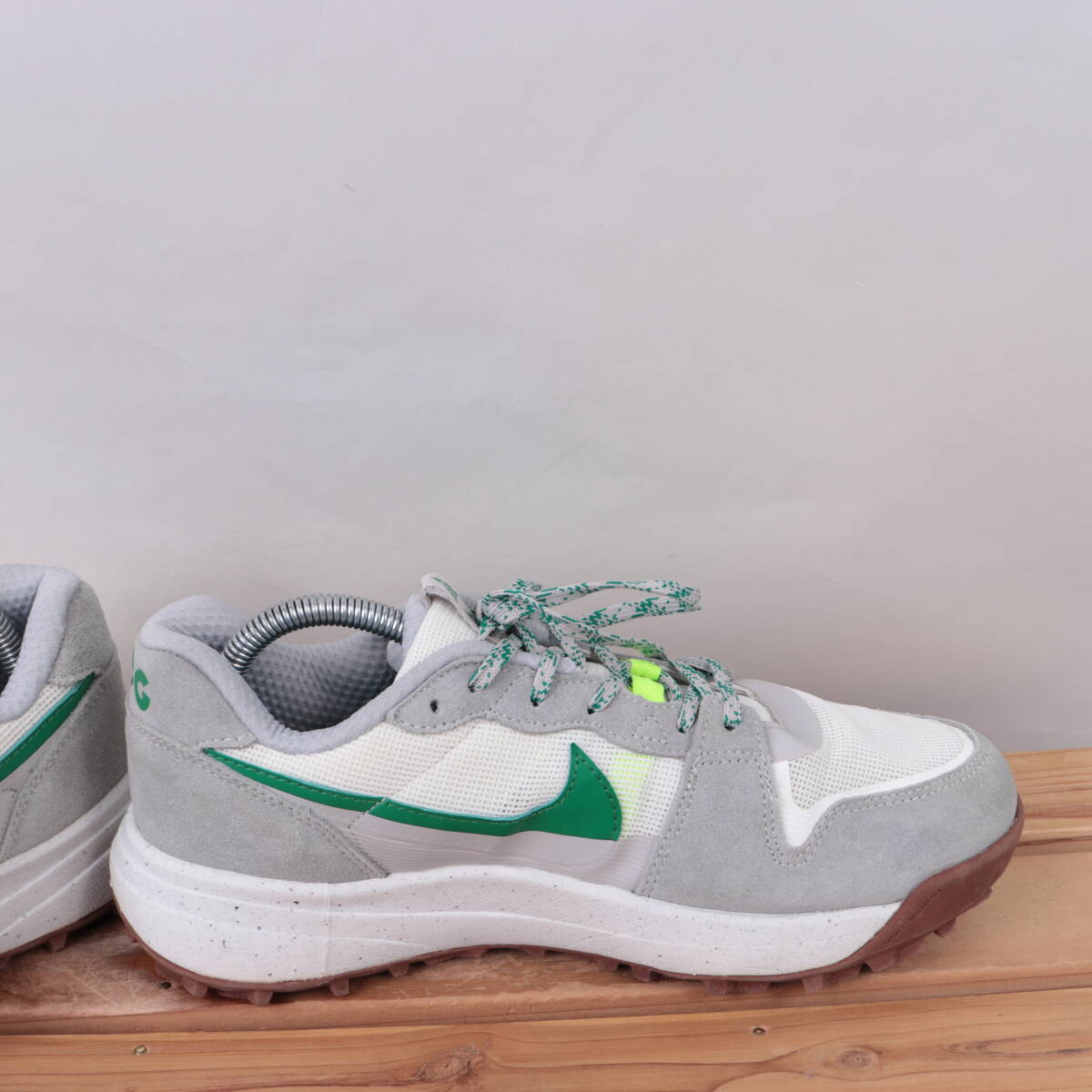 Yahoo!オークション - z9551 ナイキ ACG US7.5 25.5cm/グレー 白 緑 NI...