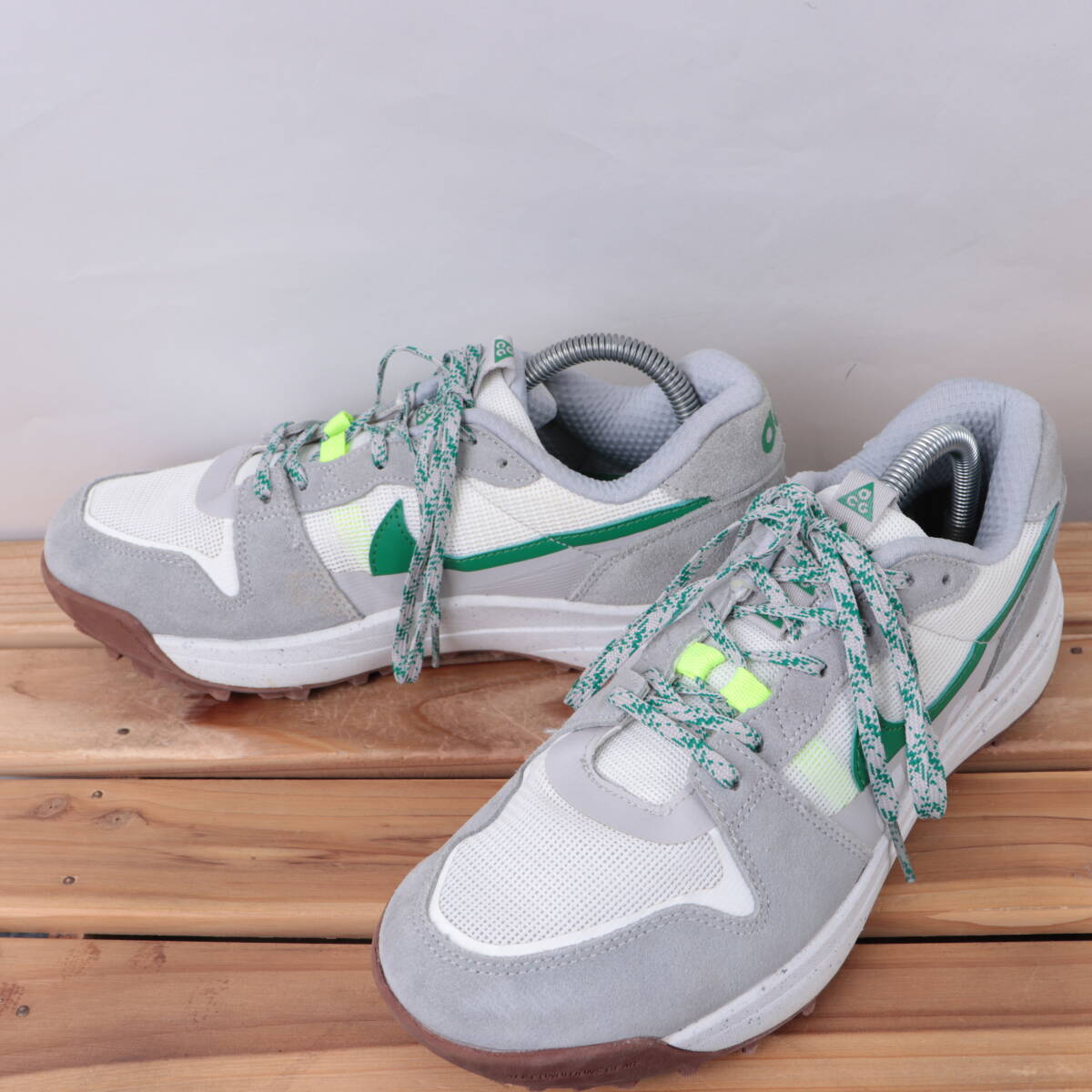 Yahoo!オークション - z9551 ナイキ ACG US7.5 25.5cm/グレー 白 緑 NI...