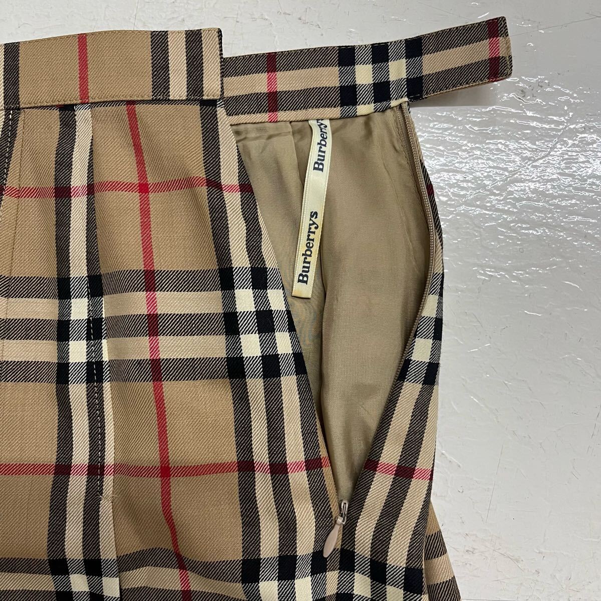 M 90's BURBERRYS バーバリーズ ウール100% レディース ロング丈 プリーツスカート ノバチェック ハイブランド ベージュ ウエスト平置30(プリーツスカート（ロング ...