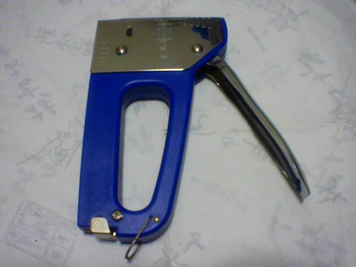 Yahoo!オークション - パワフルハンドタッカー PT-1 SK11(エスケー11)