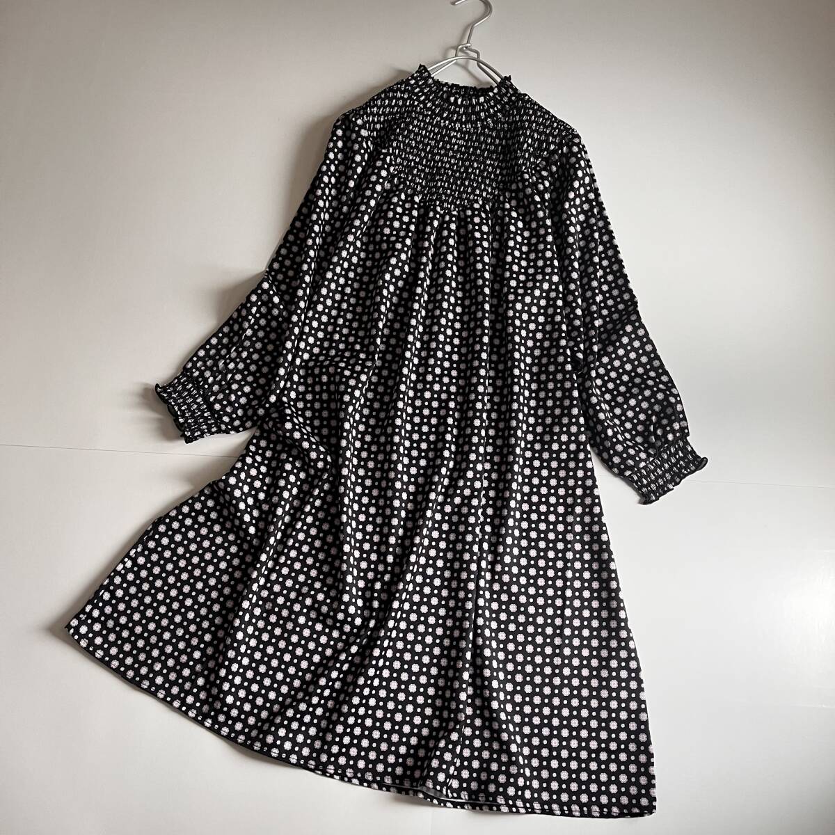 Yahoo!オークション - ② 新品 VIANTE ヴィアンテ お花 ギャザー ワン...