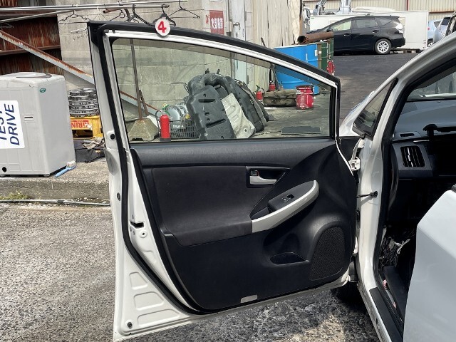 Yahoo!オークション - 50560 H25年 DAA-ZVW30 後期 プリウス 左フロン...