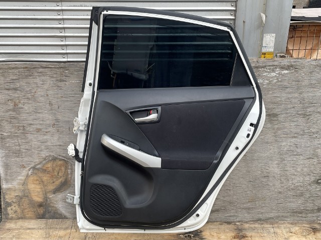 Yahoo!オークション - 50560 H25年 DAA-ZVW30 後期 プリウス 右リアド...