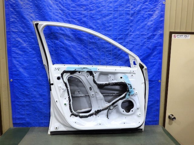 Yahoo!オークション - B174 ヴェゼル RU1 RU2 左フロントドア ハイブリ...