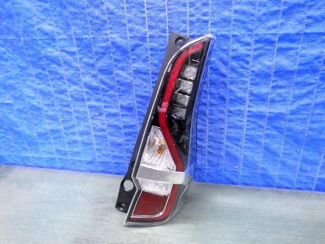 Yahoo!オークション - S629 セレナ C27 後期 ハイウェイスター 右テー...