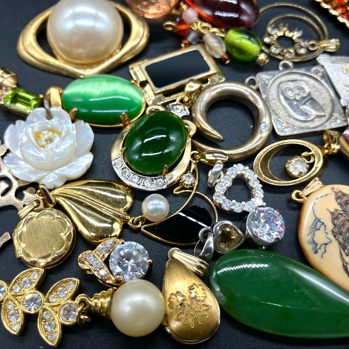 Yahoo!オークション - アコヤ/ネフライト入り ペンダントトップおまと...