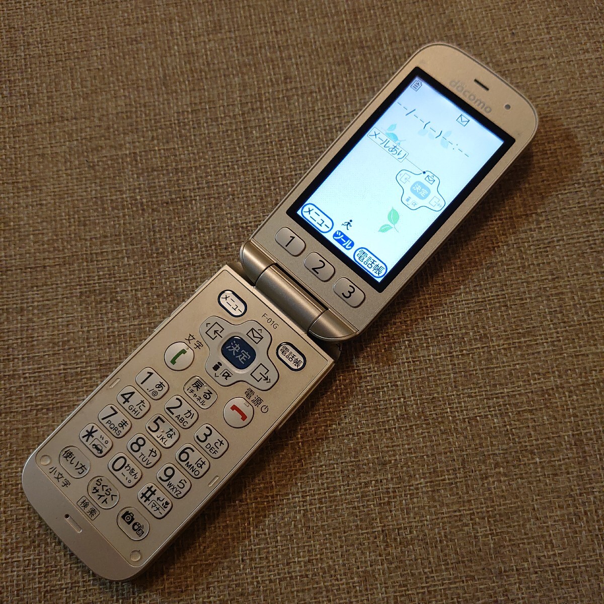 Yahoo!オークション - 美品 F-01G docomo ゴールド