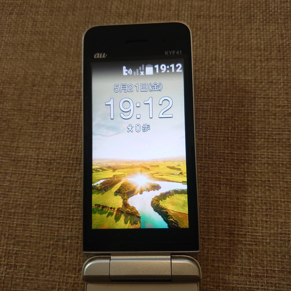 Yahoo!オークション - 美品 KYF 41 au 液晶に購入時のフィルム貼ったま...
