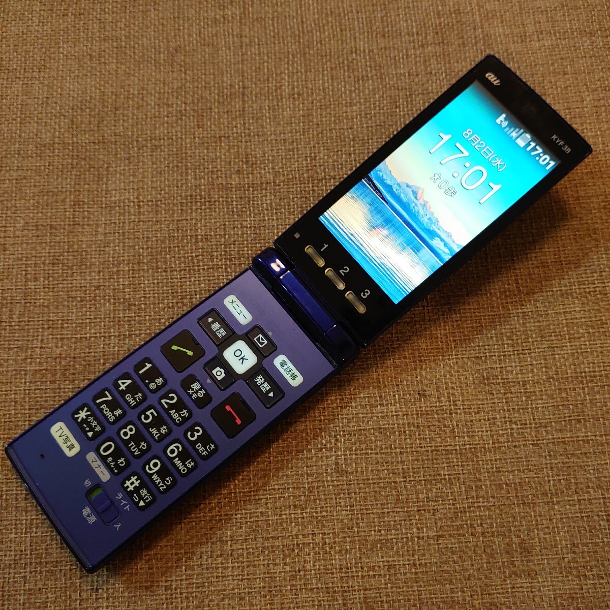 Yahoo!オークション - 美品 KYF38 au ブルー