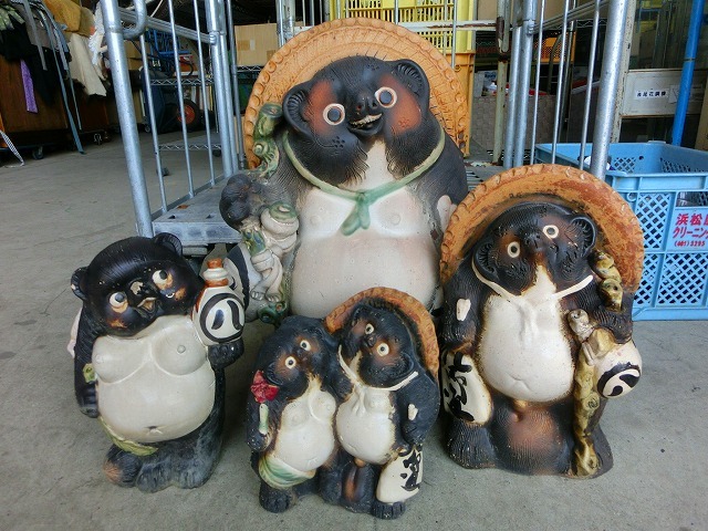 Yahoo!オークション - む9AS 引取限定 愛知県 たぬき タヌキ 狸 陶器 ...