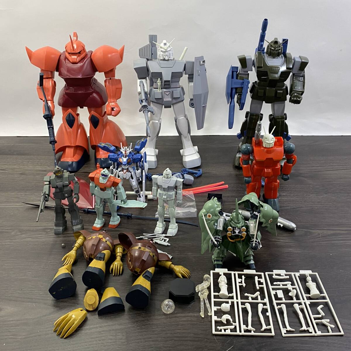 Yahoo!オークション - A753 1円～ ジャンク 組立済 1/60 ガンダム フル...