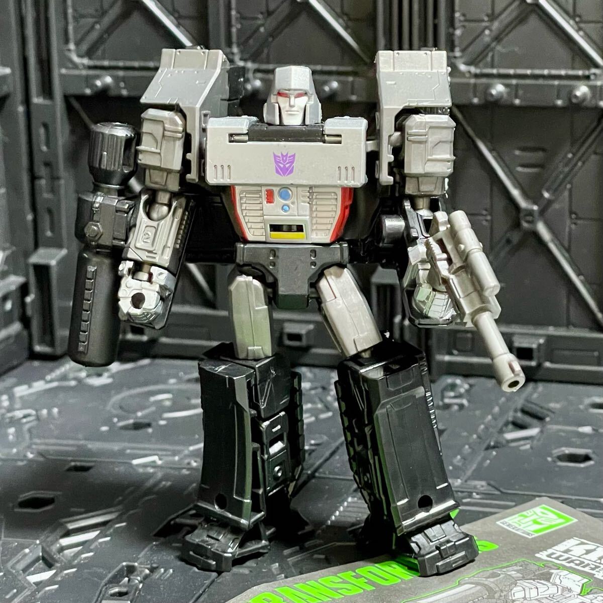 Yahoo!オークション - トランスフォーマー キングダム 【国内 タカラト...