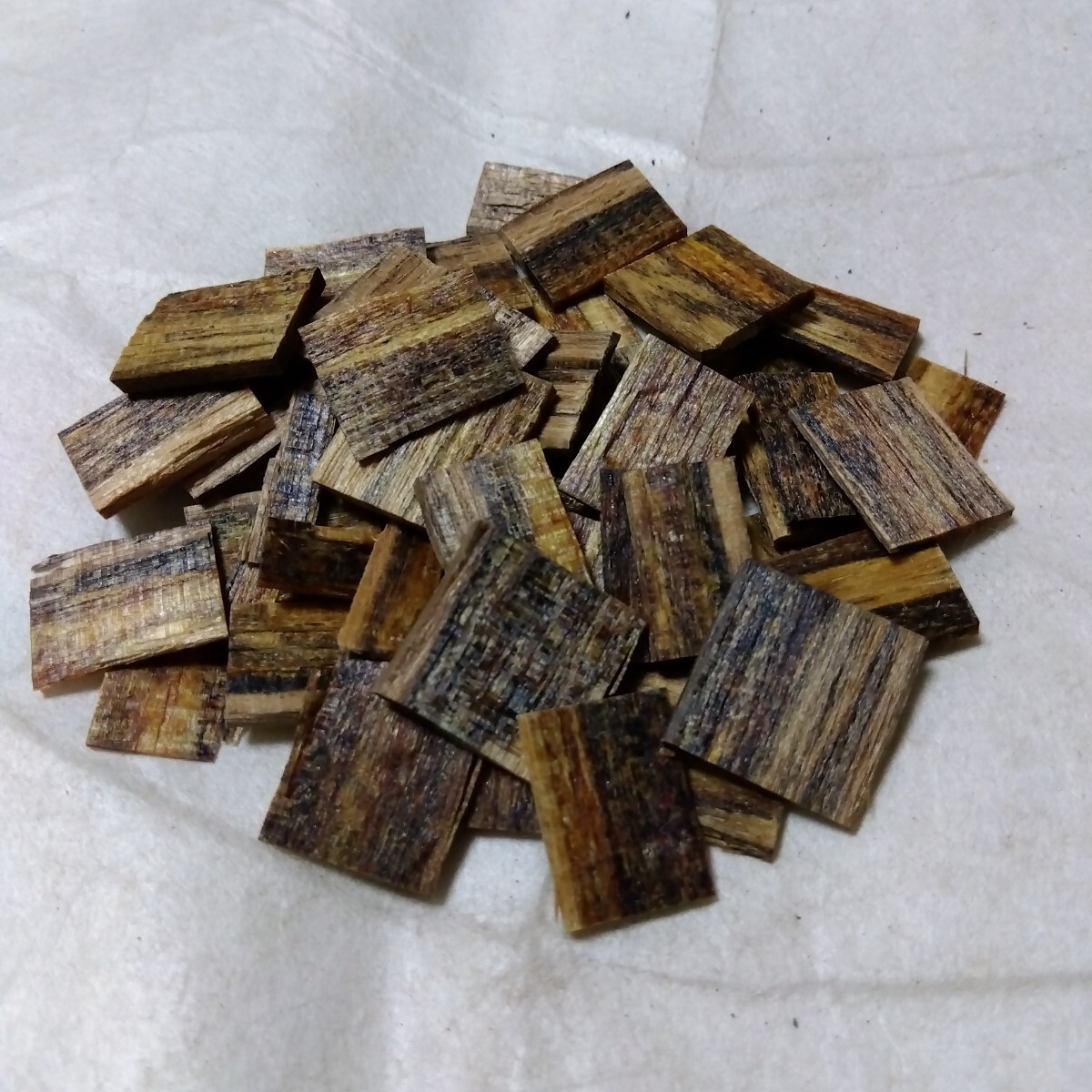 Yahoo!オークション - 【沈水】沈香角割12.57g 寸門多羅 聞香用 お香 ...