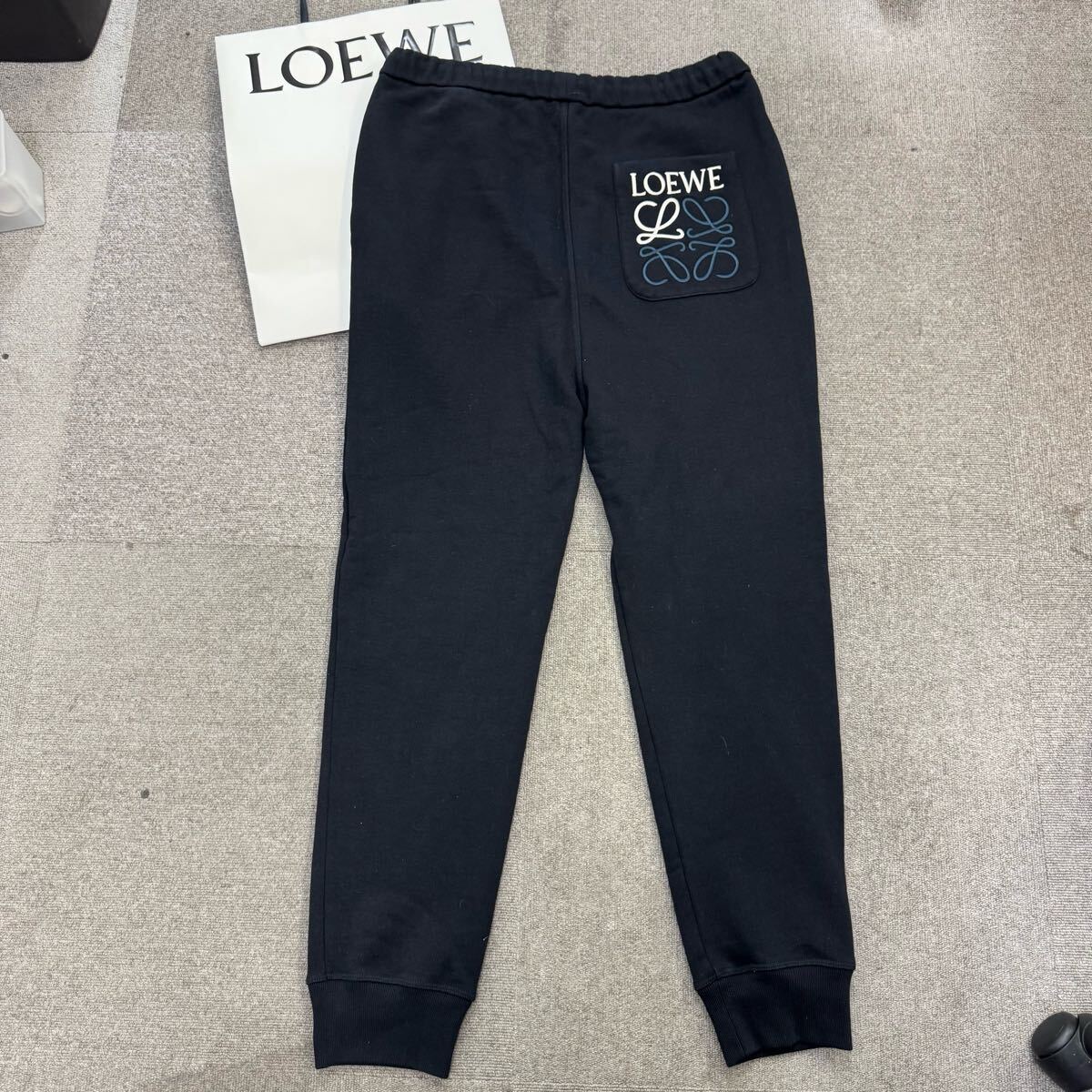 【樂淘letao】日本代購代標第一品牌－353『極美品・現行タグ』 LOEWE ロエベ メンズ アナグラム ポケット スウェットパンツ スウェット ビッグロゴ 刺繍 ブラック 黒 Mサイズ
