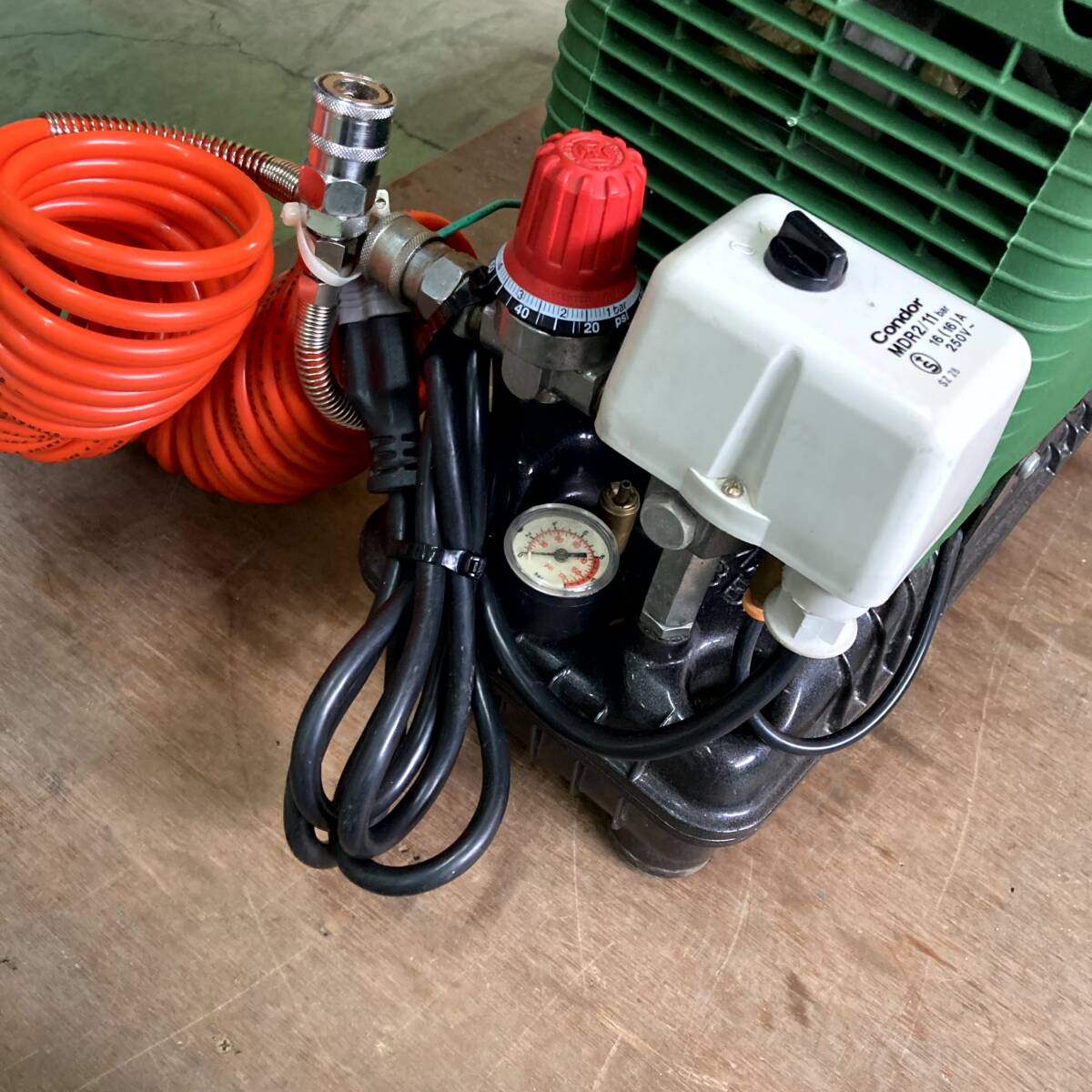 Yahoo!オークション - 【RH-4074】中古品 makita マキタ エアコンプレ...