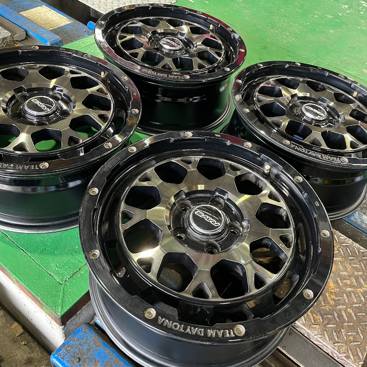 Yahoo!オークション - 中古品 レイズ RAYS M9 デイトナ 17インチ 7J +4...