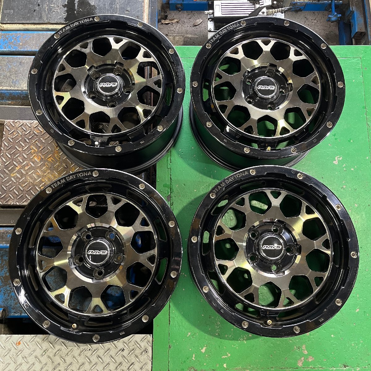 Yahoo!オークション - 中古品 レイズ RAYS M9 デイトナ 17インチ 7J +4...