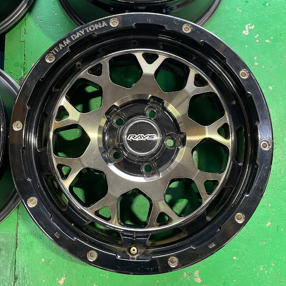 Yahoo!オークション - 中古品 レイズ RAYS M9 デイトナ 17インチ 7J +4...