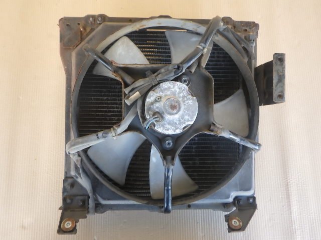 Yahoo!オークション - r4108-105 日産 UD トラックス クオン エアコン ...