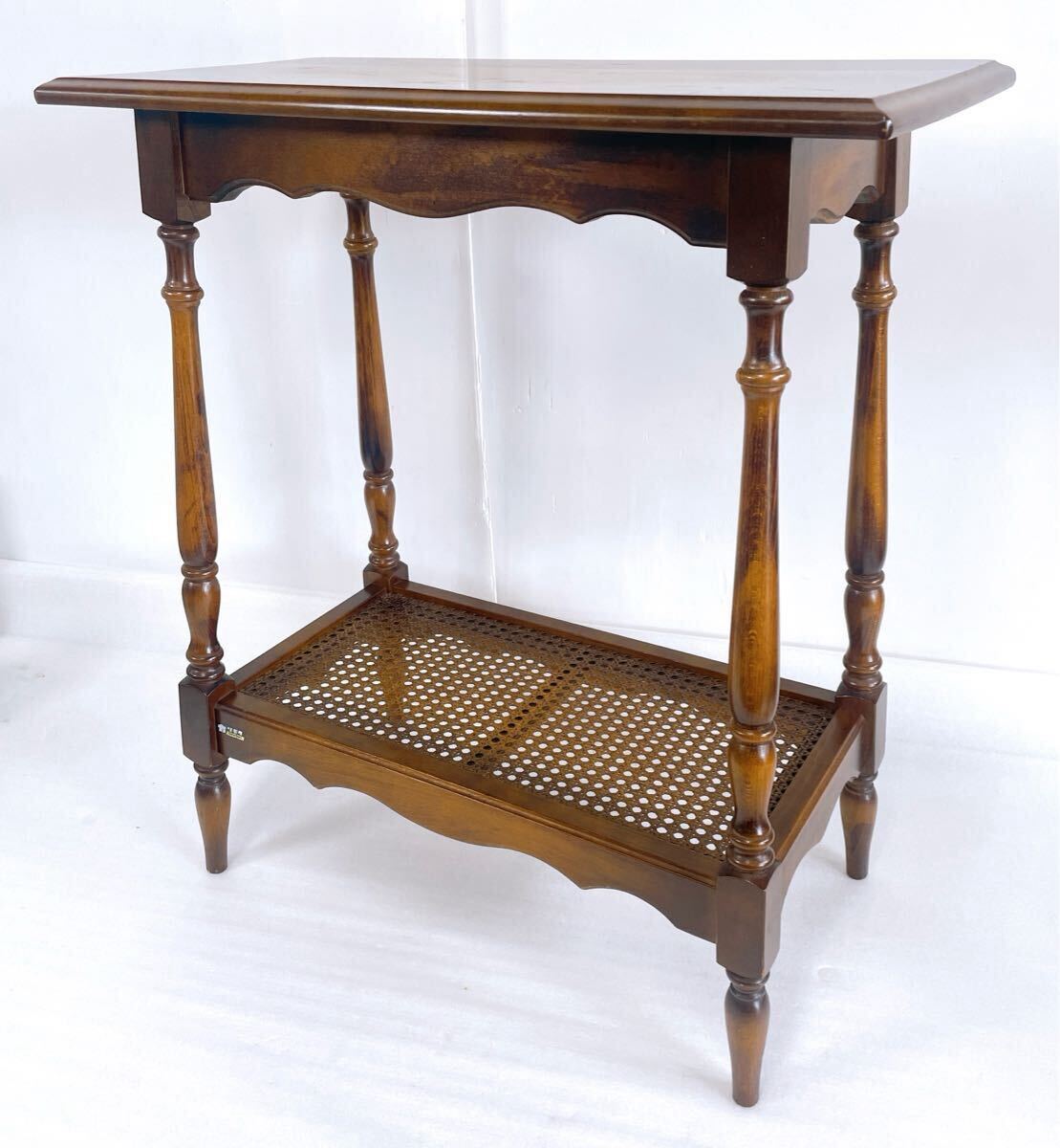 らくらく家財B karimoku カリモク コロニアル 木製 サイドテーブル 飾り台 花台 アンティーク ビンテージ家具 W60×D31×H70(カリモク家具)｜売買されたオークション情報 ...