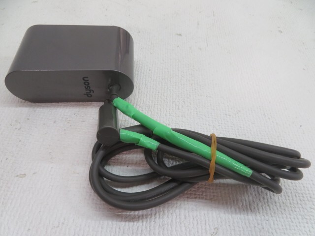 Yahoo!オークション - Dyson SV10 コードレスクリーナー 掃除機 ダイ...