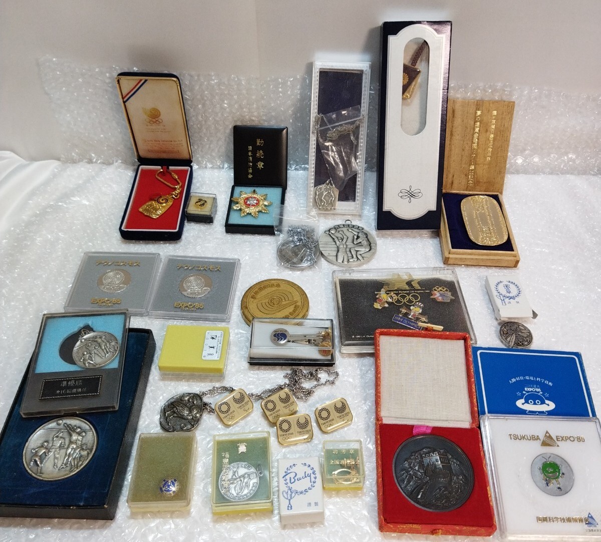 Yahoo!オークション - 【プチプチ含め総重量1 252g】記念メダル バッジ...