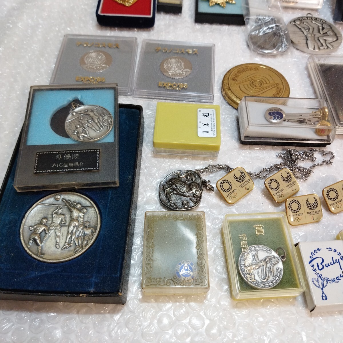 Yahoo!オークション - 【プチプチ含め総重量1 252g】記念メダル バッジ...
