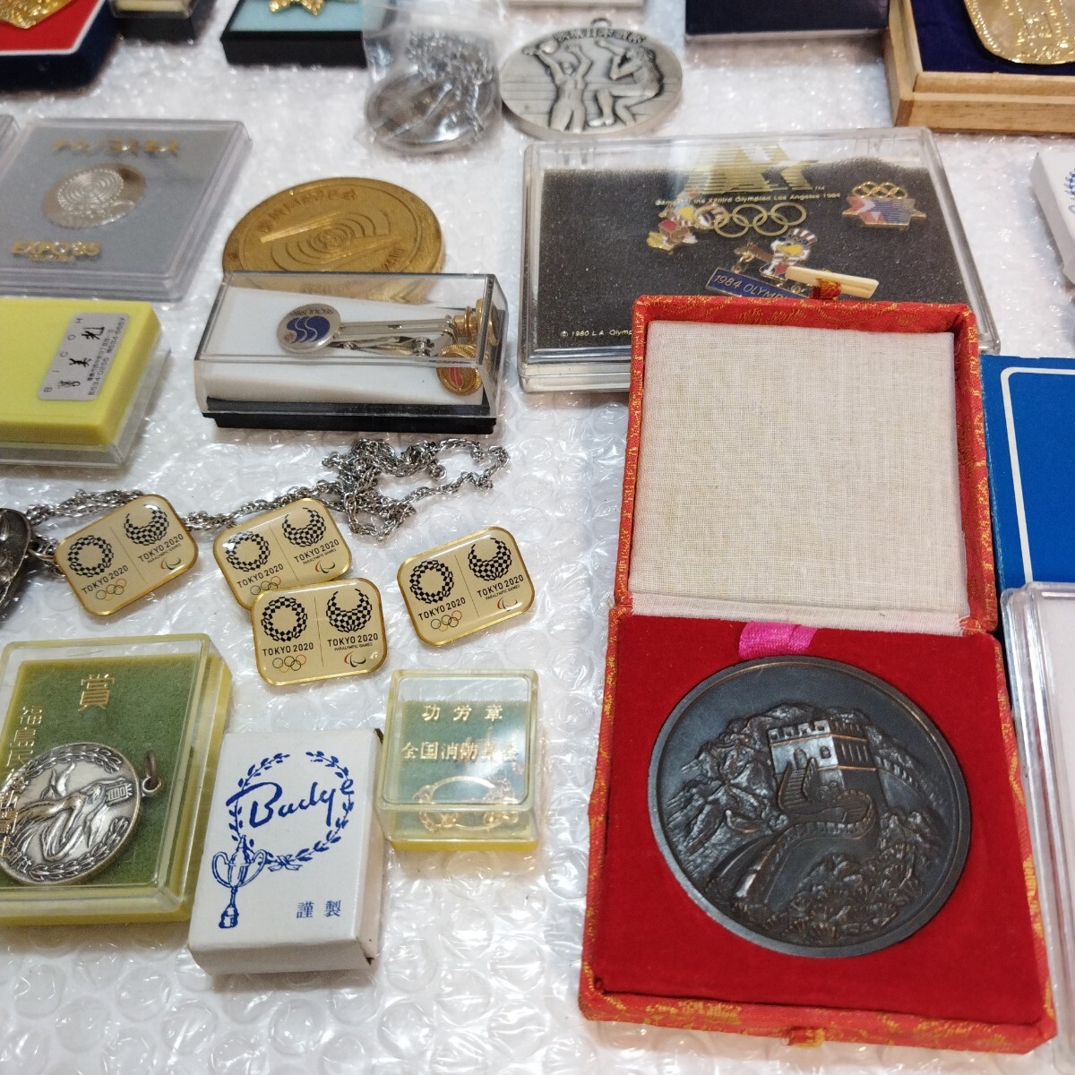 Yahoo!オークション - 【プチプチ含め総重量1 252g】記念メダル バッジ...