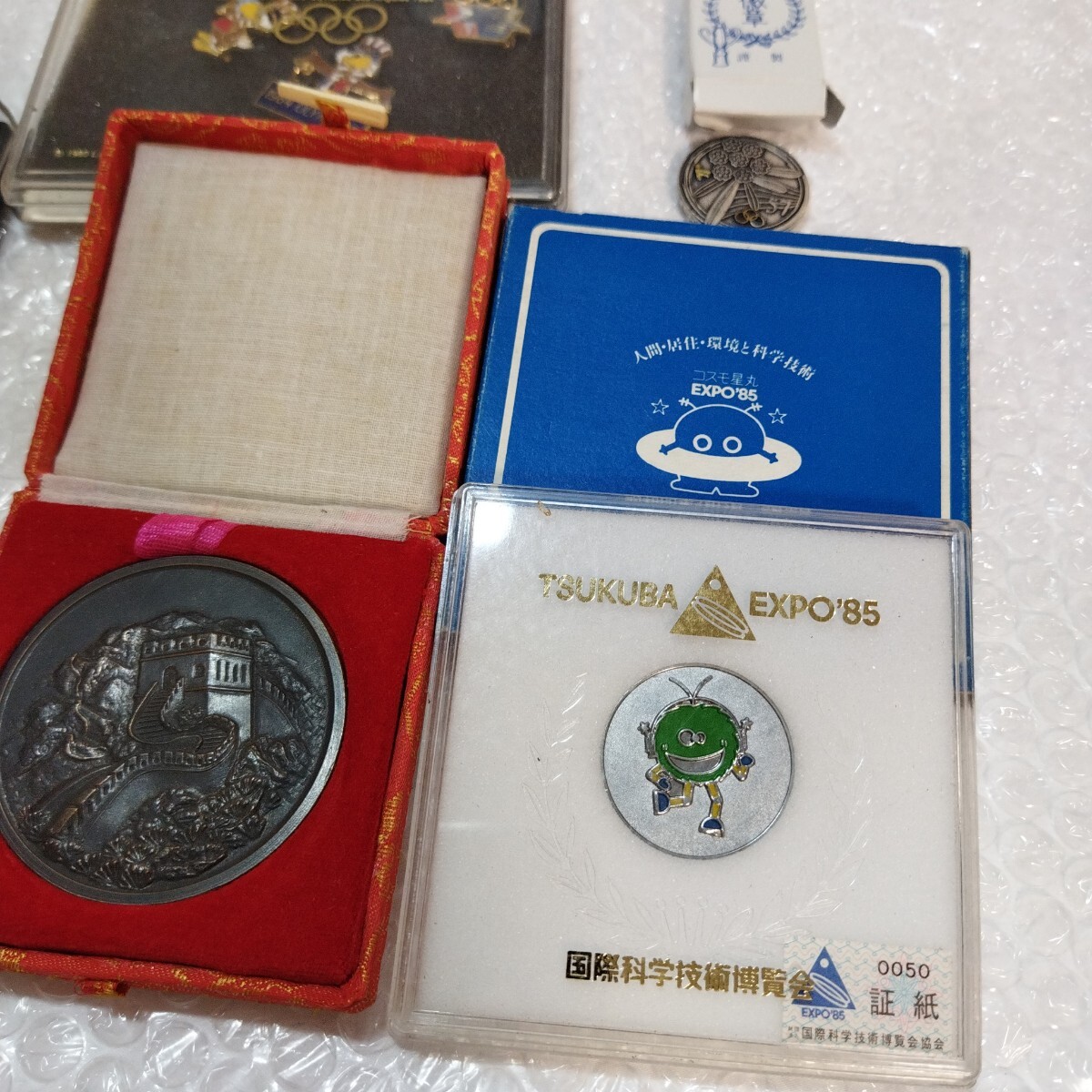 Yahoo!オークション - 【プチプチ含め総重量1 252g】記念メダル バッジ...