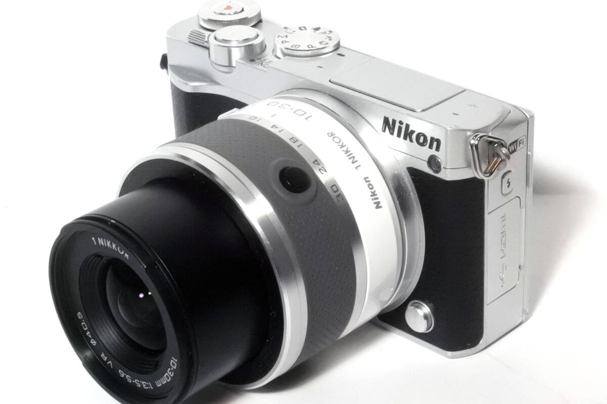 Yahoo!オークション - Nikon1 J5 +ZOOMレンズ+バッテリー+充電器付き