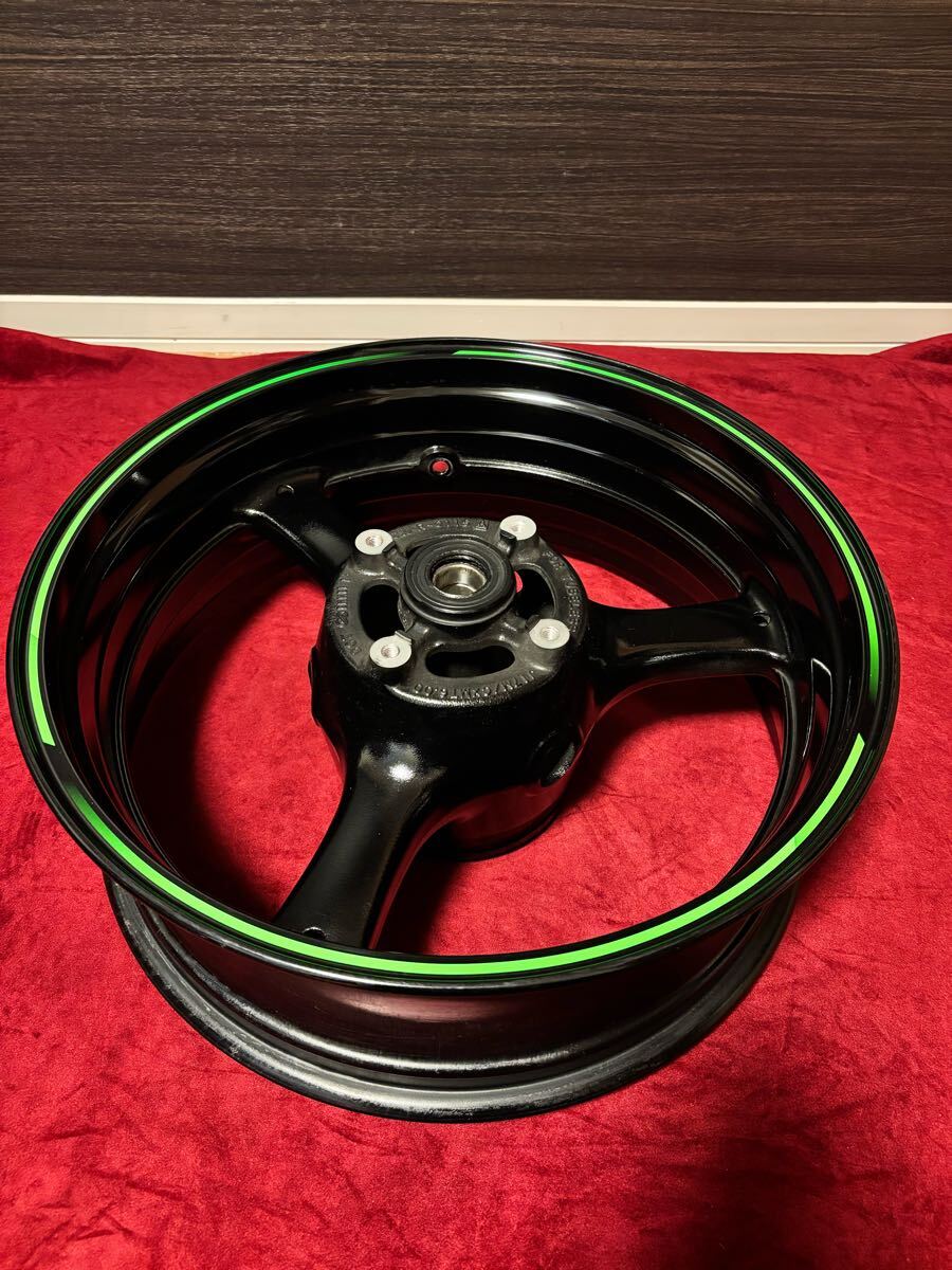 2016年 カワサキ ZX-10R 純正リアホイール 黒 17M/C MT6.00(リア)｜売買されたオークション情報、yahooの商品情報をアーカイブ公開 - オークファン（aucfan.com）